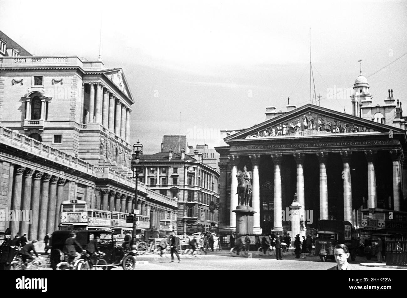 Threadneedle Street, London. Circa 1936. (Bank of England left, Royal ...