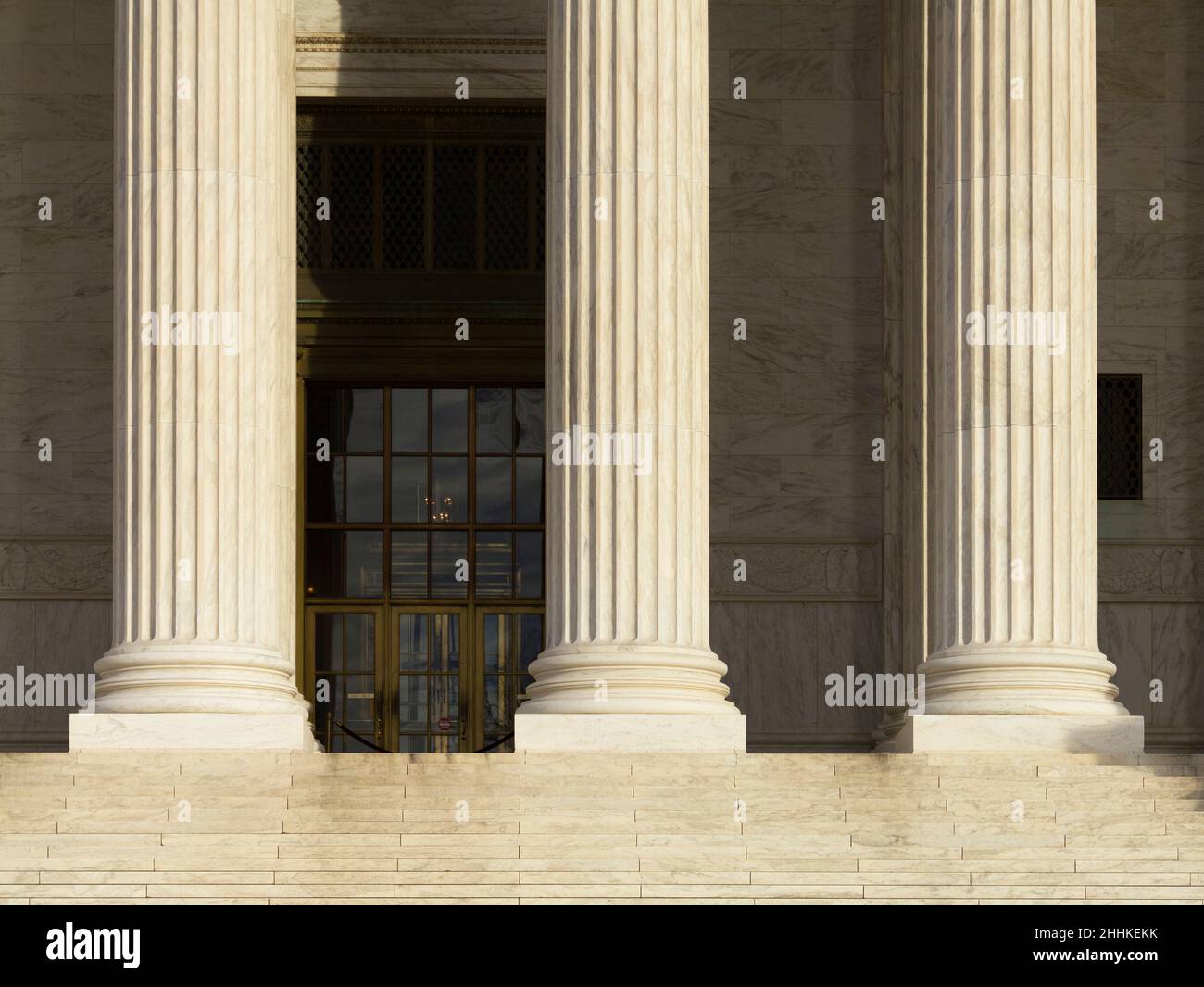 Columns of supreme court hi-res stock photography and images - Alamy