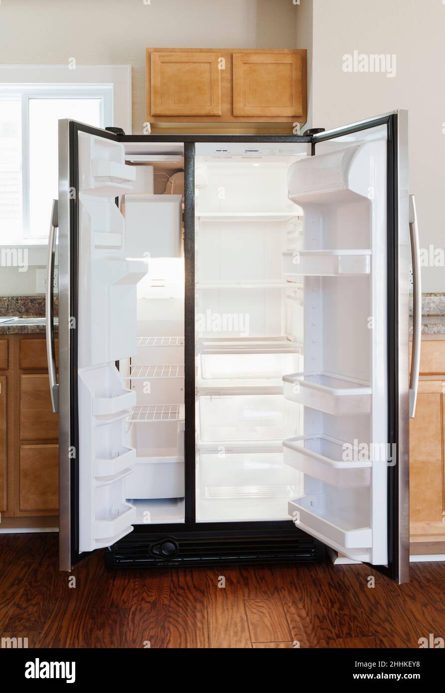 Empty open fridge hi-res stock photography and images - Alamy