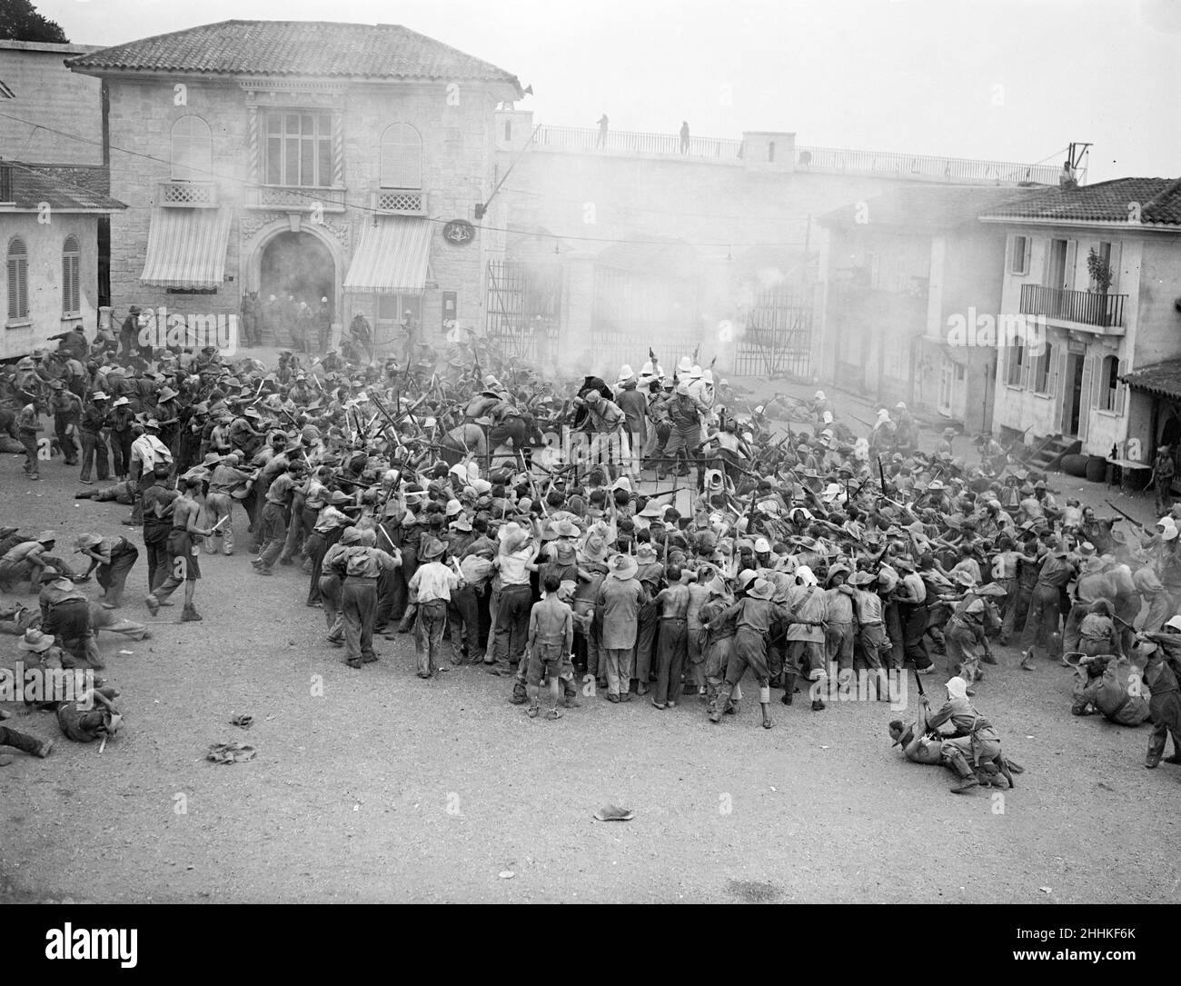 London film set 1930s hi-res stock photography and images - Alamy