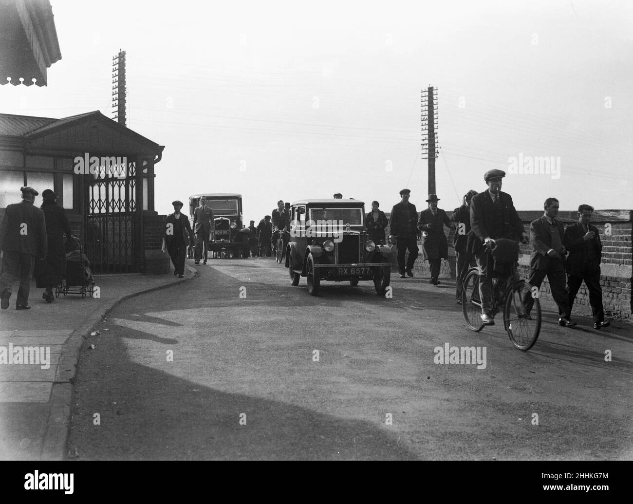 Traffic on Hayes station bridge, Hayes Circa 1935 Stock Photo - Alamy