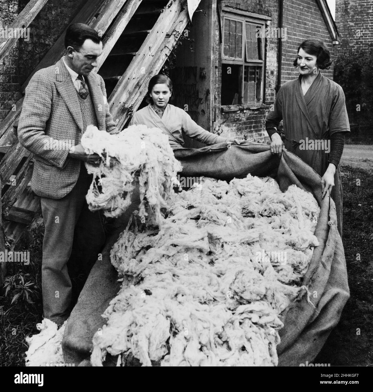 Wool mill woman hi-res stock photography and images - Alamy