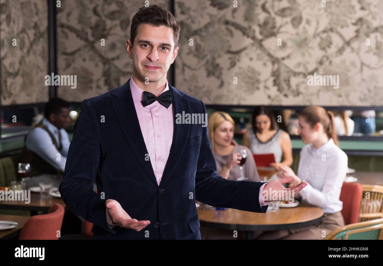Posing smiling guests hi-res stock photography and images - Alamy