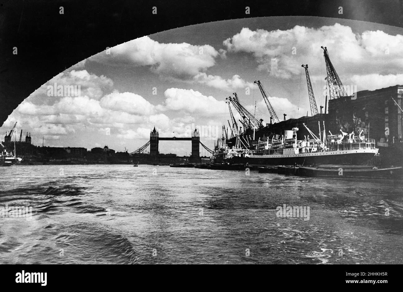 London docks 1930s hi-res stock photography and images - Alamy