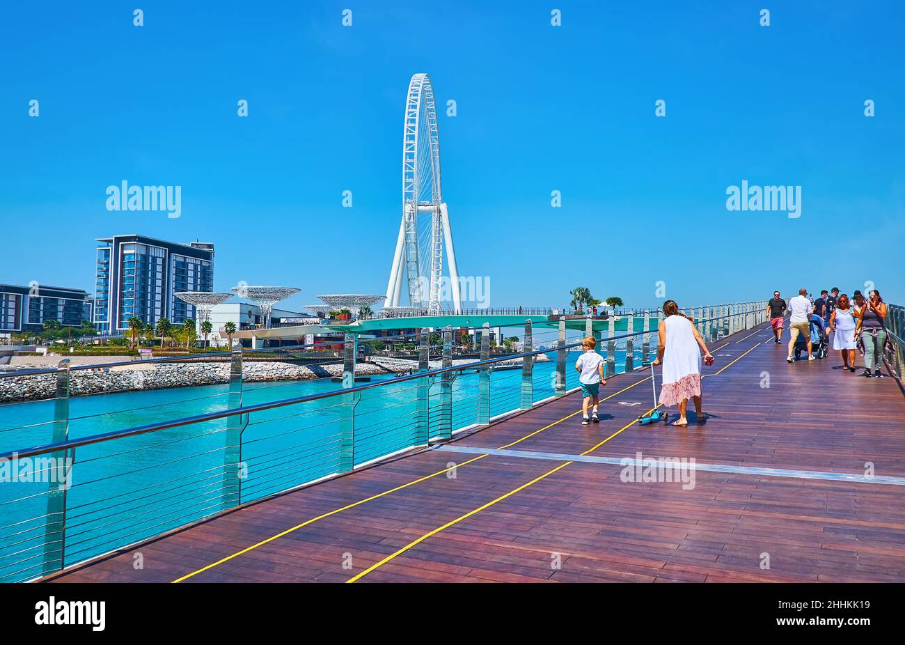 DUBAI, UAE - MARCH 7, 2020: The pedestrian bridge between JBR Marina ...