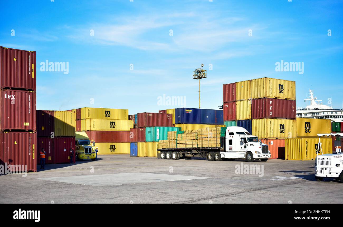 Transport of shipping containers hi-res stock photography and images ...
