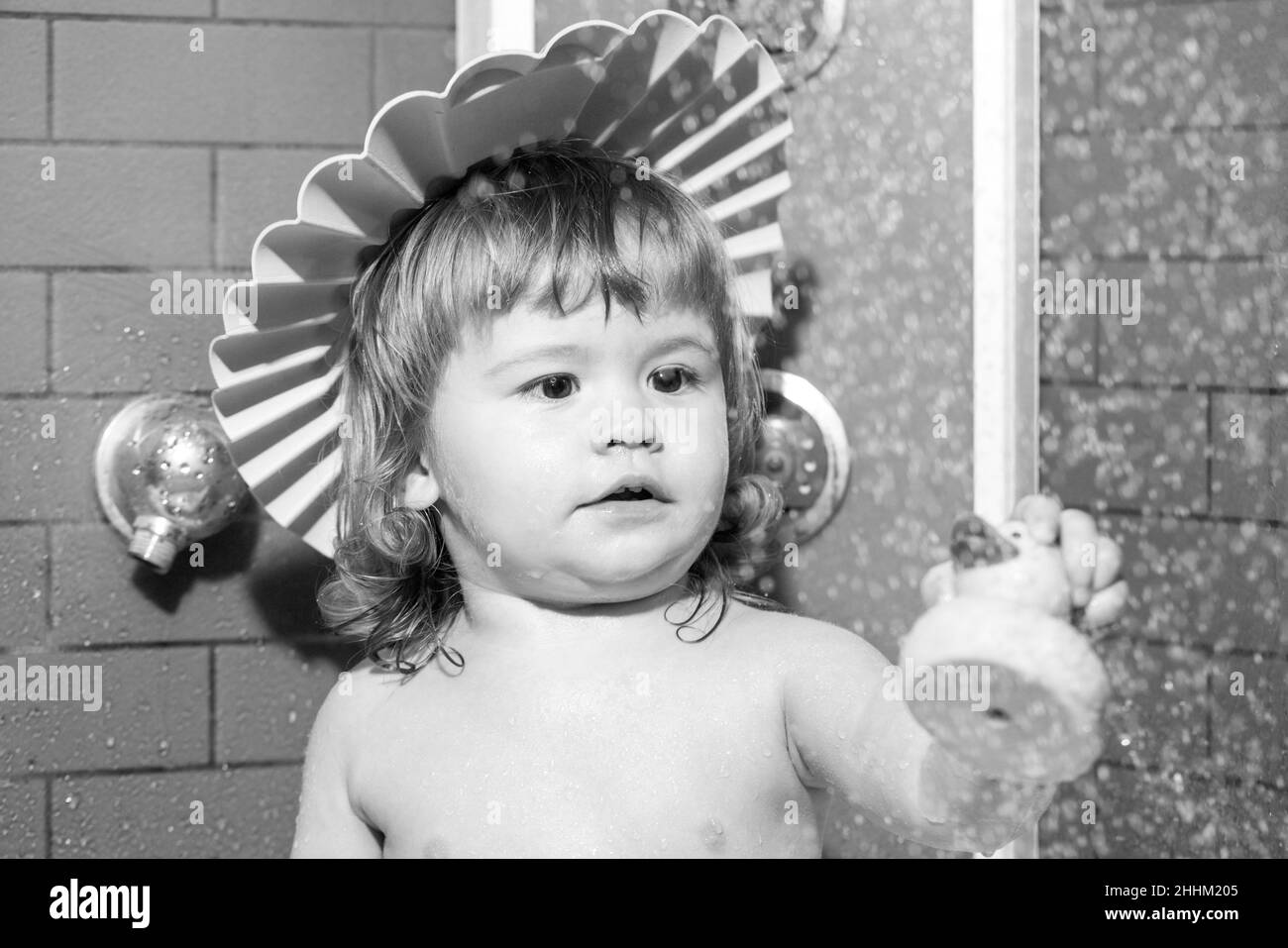Children playing in bath tub Black and White Stock Photos & Images - Alamy