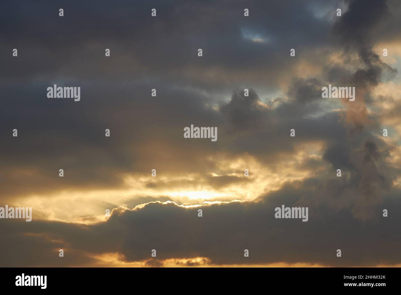 Cumulus cloud during sunset hour hi-res stock photography and images ...