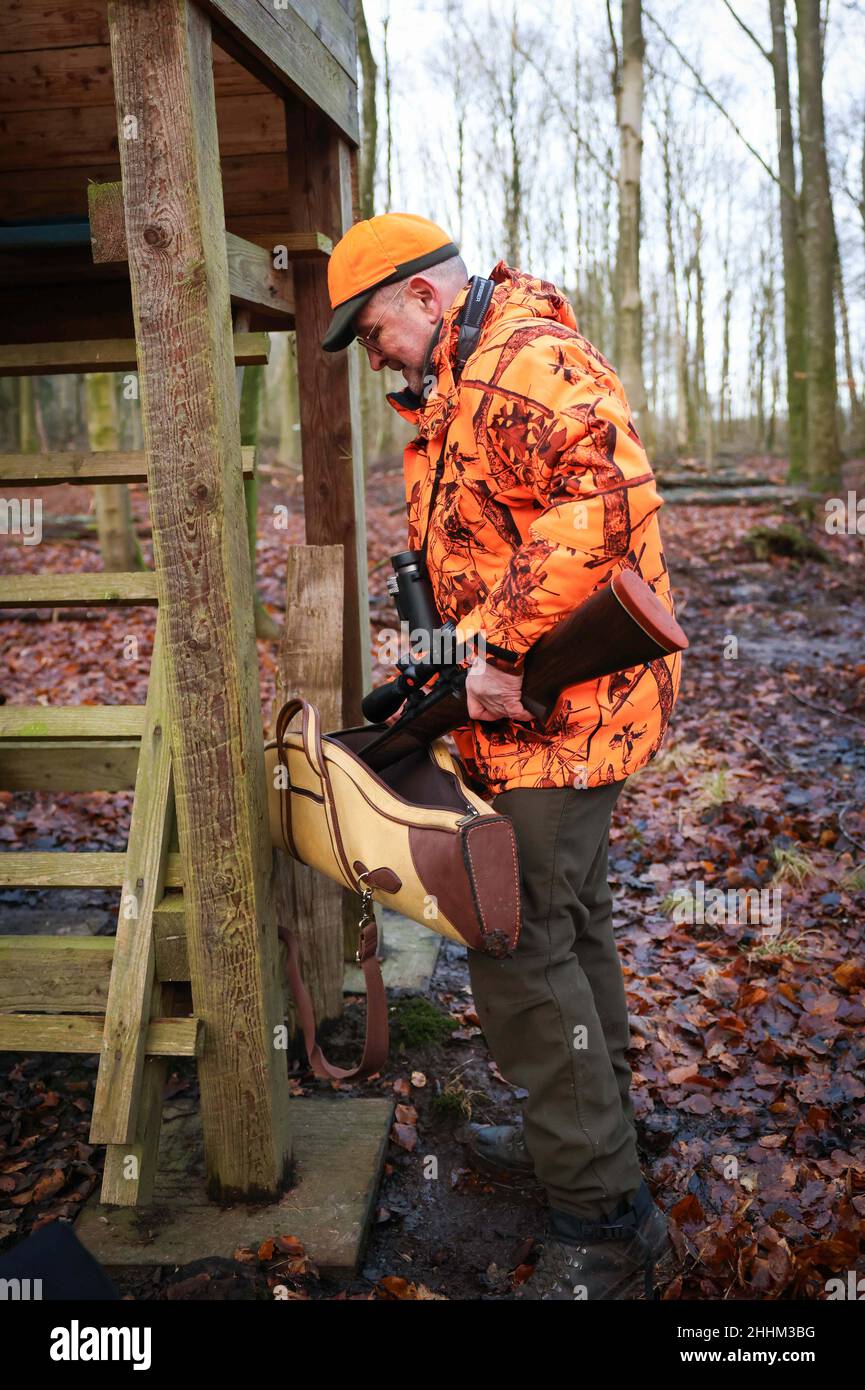 Drage, Germany. 15th Jan, 2022. Steffen Ahnert, hunter and hunting expert at the Schleswig ...