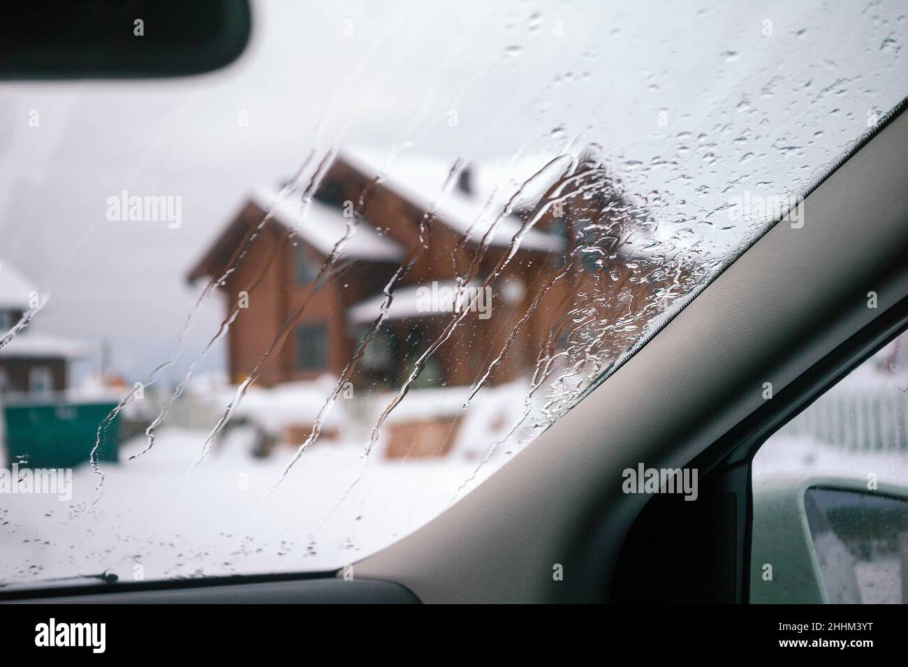 Car window melting snow hi-res stock photography and images - Alamy