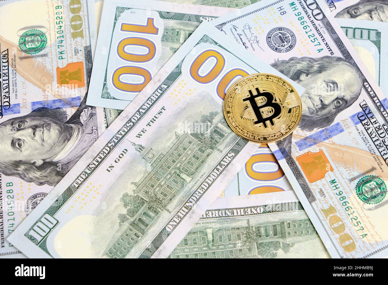 Coin laundry symbol hi-res stock photography and images - Alamy