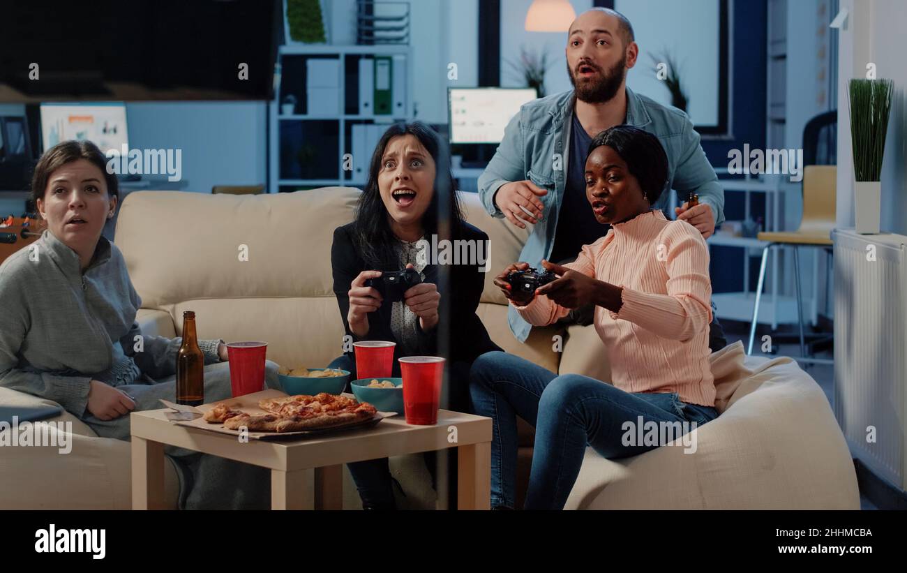 Coworkers playing video games hi-res stock photography and images - Alamy