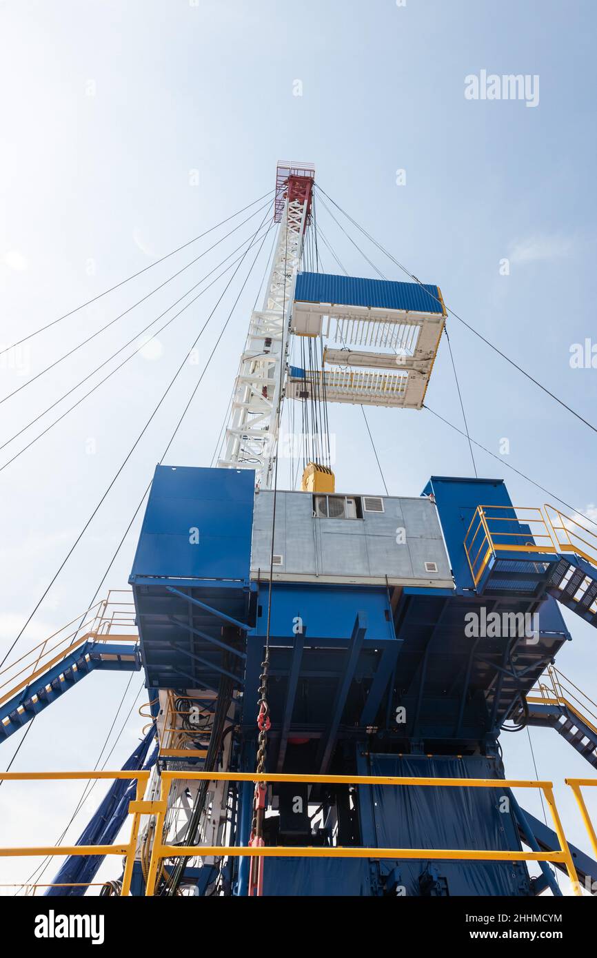 Mobile drilling rig close-up. Drilling and servicing oil and gas wells ...