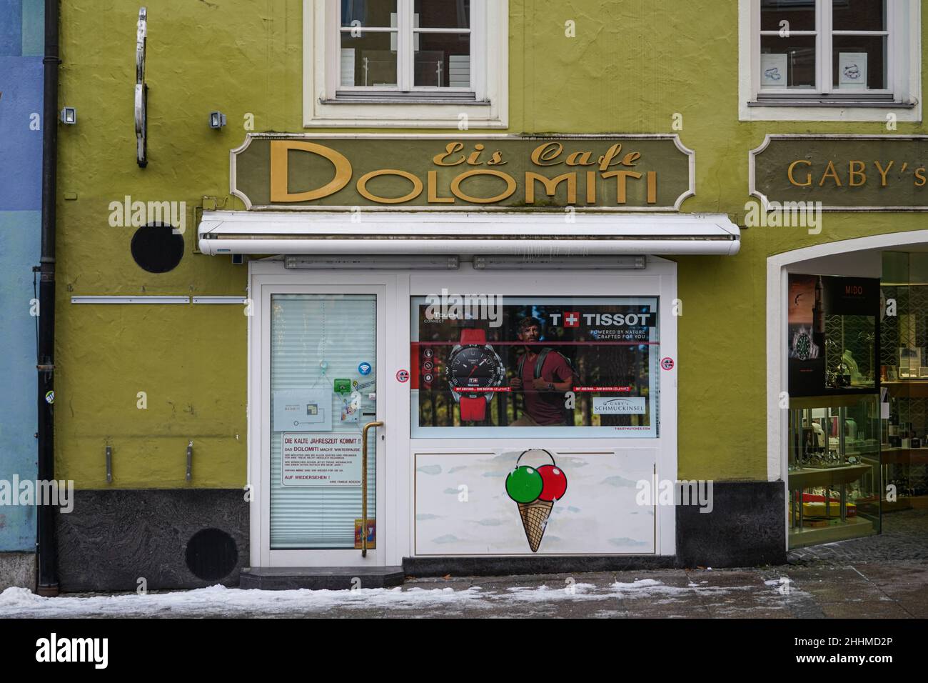 Closed ice cream store hi-res stock photography and images - Alamy