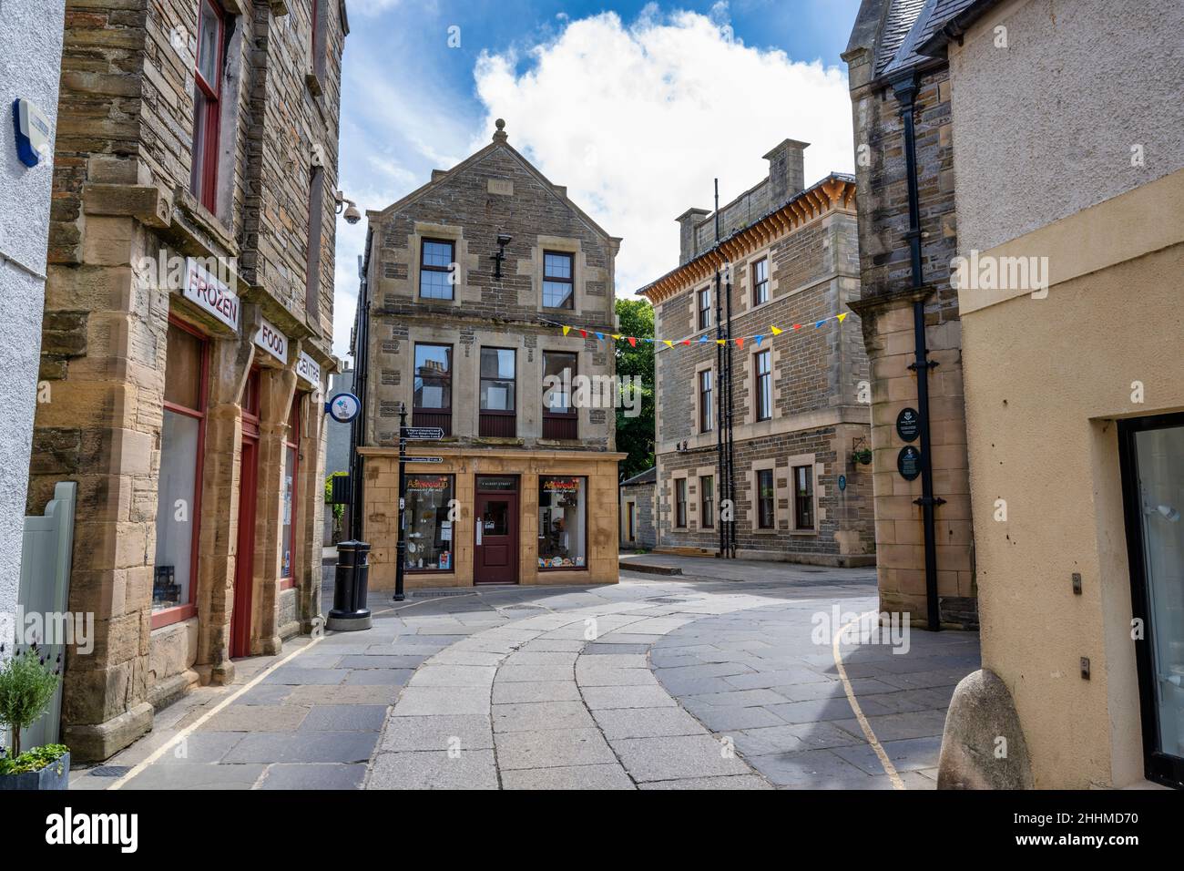 Three story building hi-res stock photography and images - Alamy