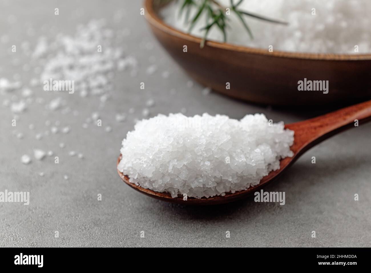 White salt crystals. Edible salt. Salty salt Stock Photo - Alamy