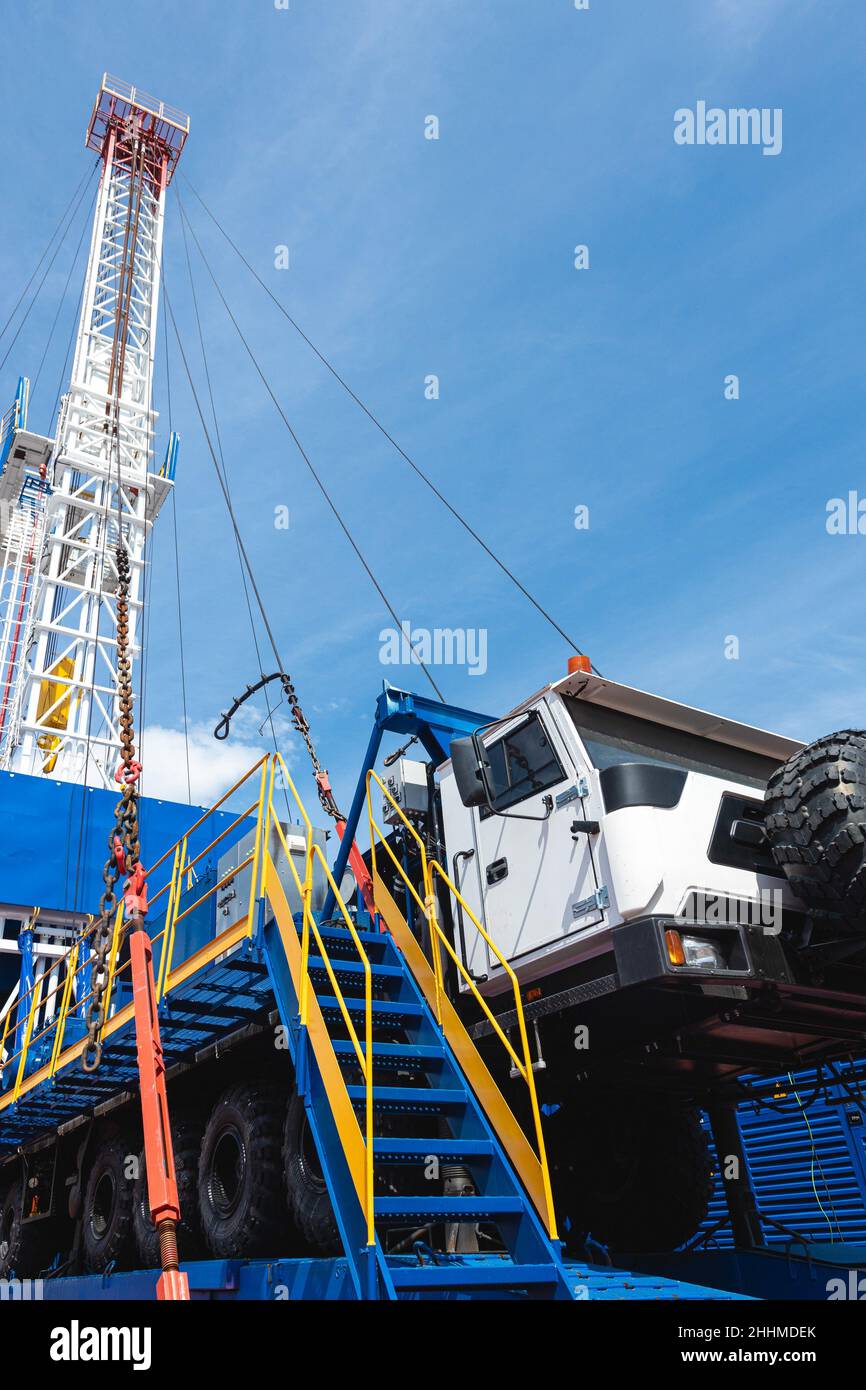Mobile drilling rig close-up. Drilling and servicing oil and gas wells ...