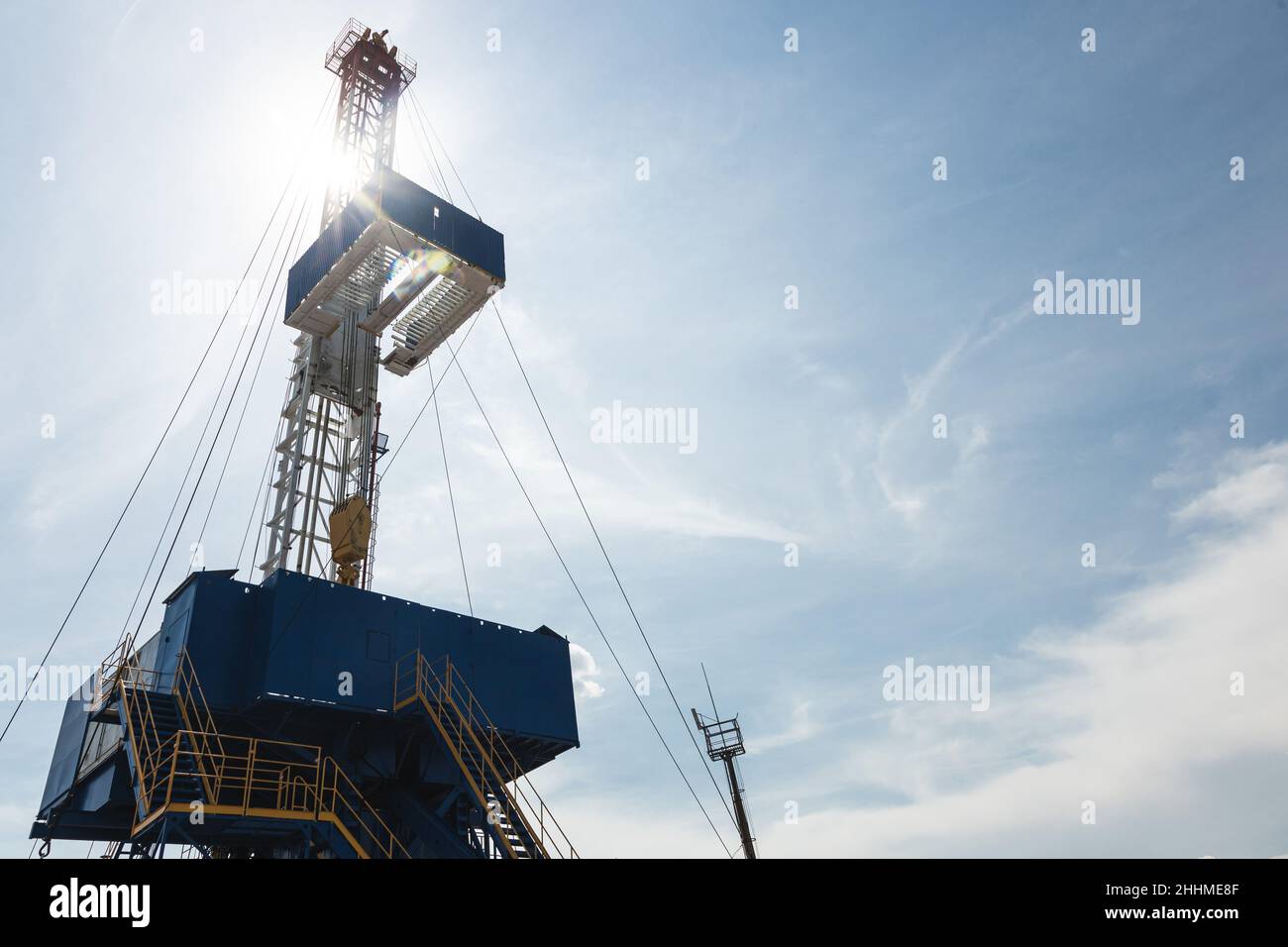 Mobile drilling rig close-up. Drilling and servicing oil and gas wells ...