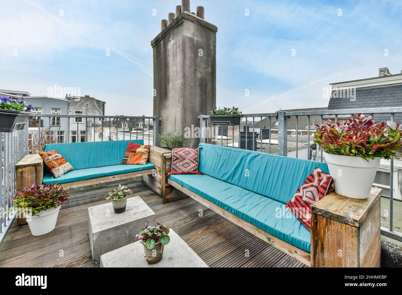 House building balcony real hi-res stock photography and images - Alamy