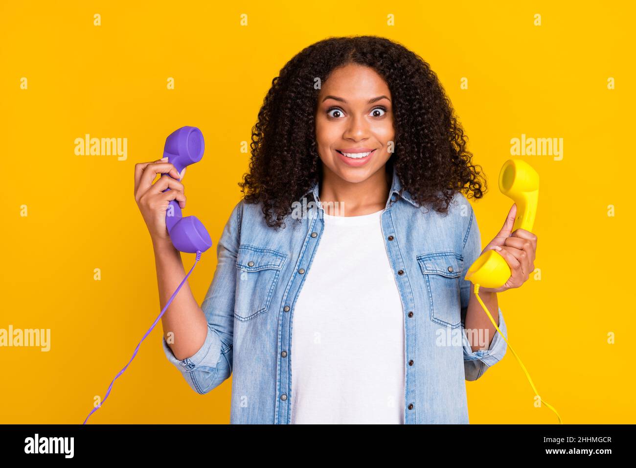 Photo of young cheerful afro american amazed lady hold hand telephone ...