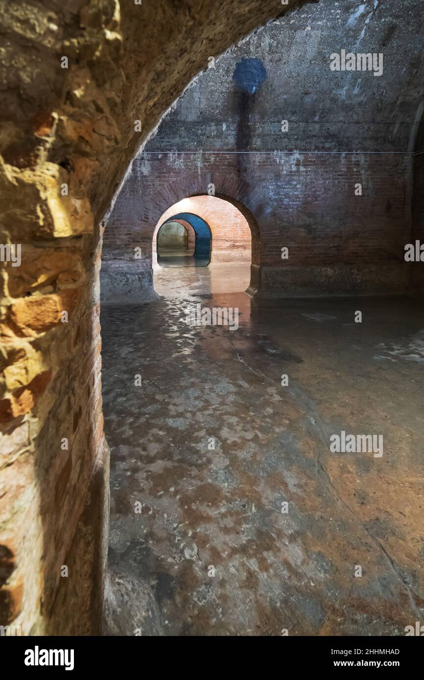 Roman cisterns hi-res stock photography and images - Alamy