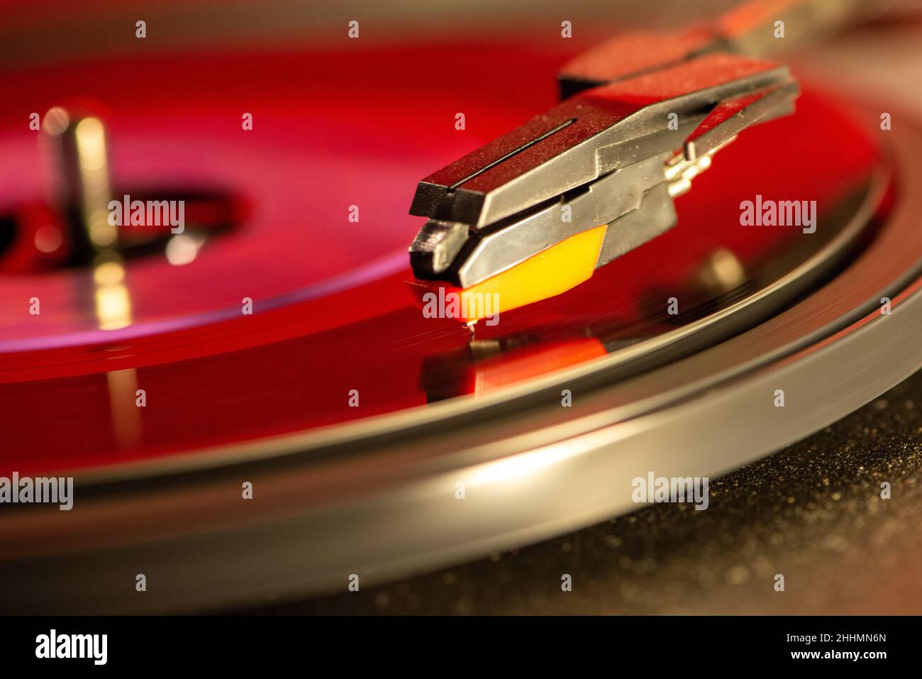 old fashioned turntable with vinyl record Stock Photo - Alamy