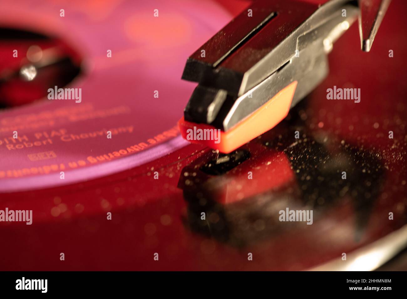 old fashioned turntable with vinyl record Stock Photo - Alamy