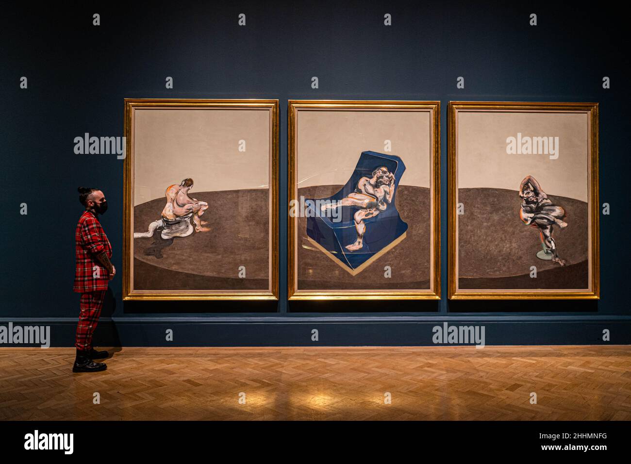 Three figures in a room hi-res stock photography and images - Alamy