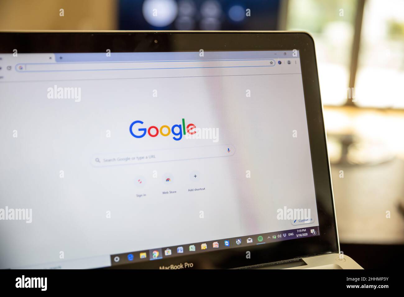 Google logo laptop hi-res stock photography and images - Alamy