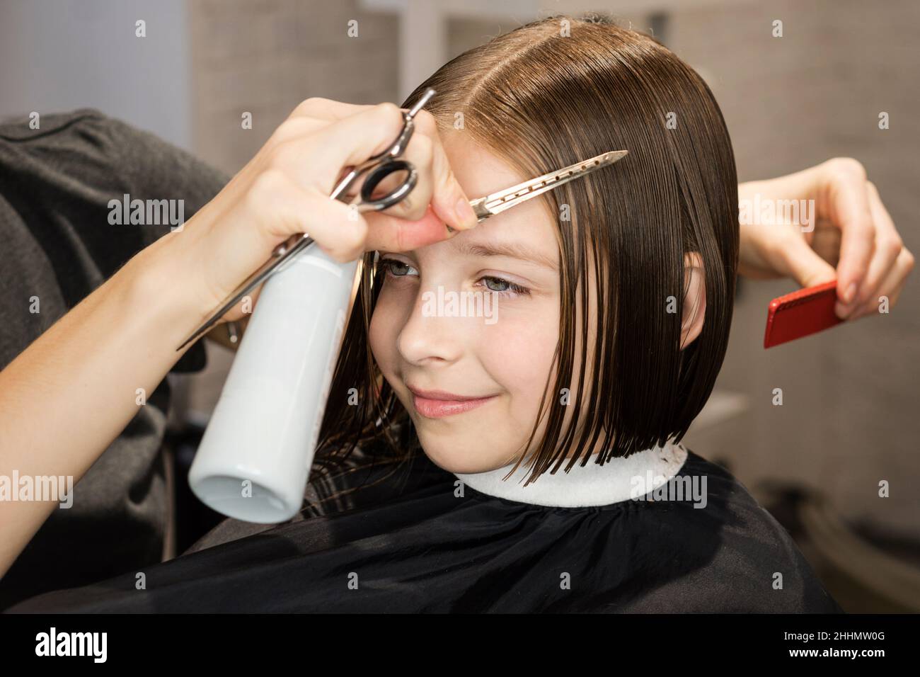 Child girl bob dark hair hi-res stock photography and images - Alamy