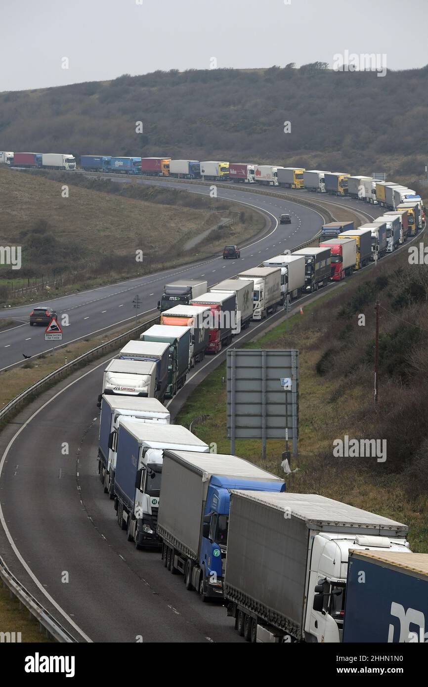 Lorry queues kent hi-res stock photography and images - Alamy