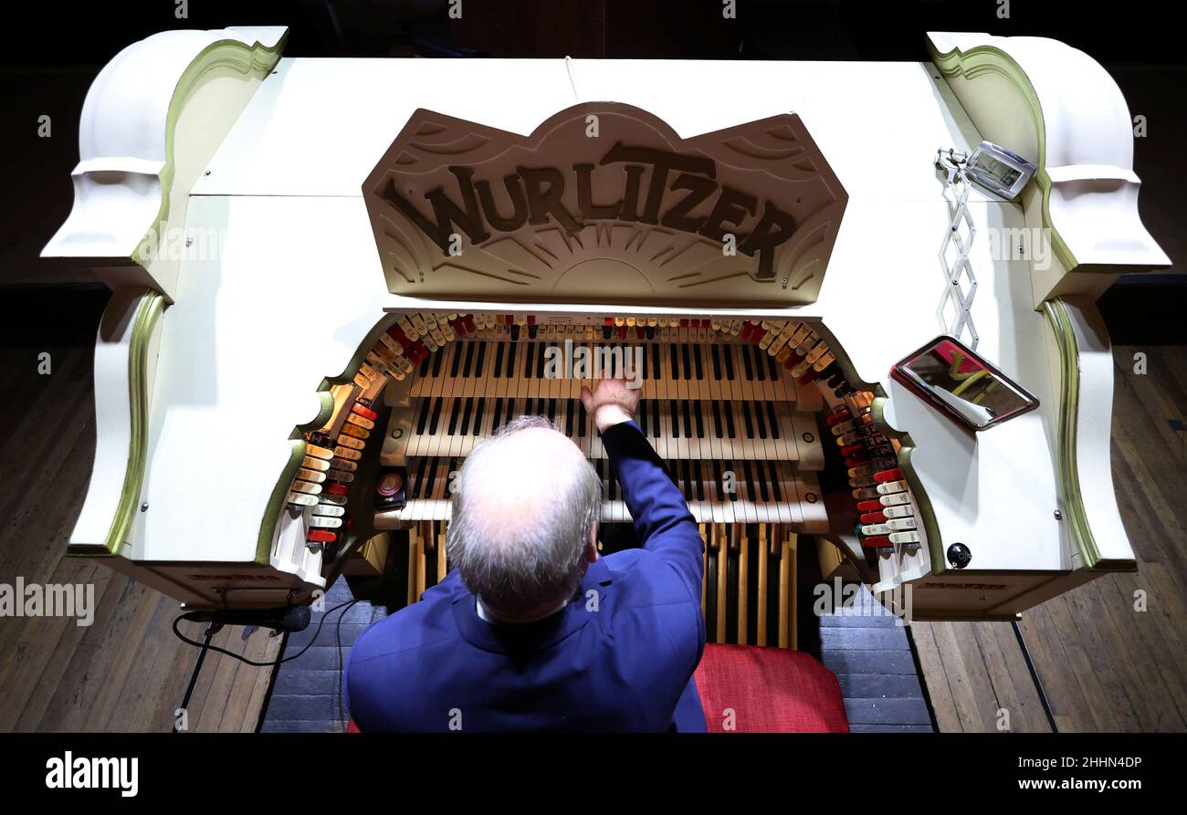 Blackpool tower ballroom wurlitzer organist hi-res stock photography ...