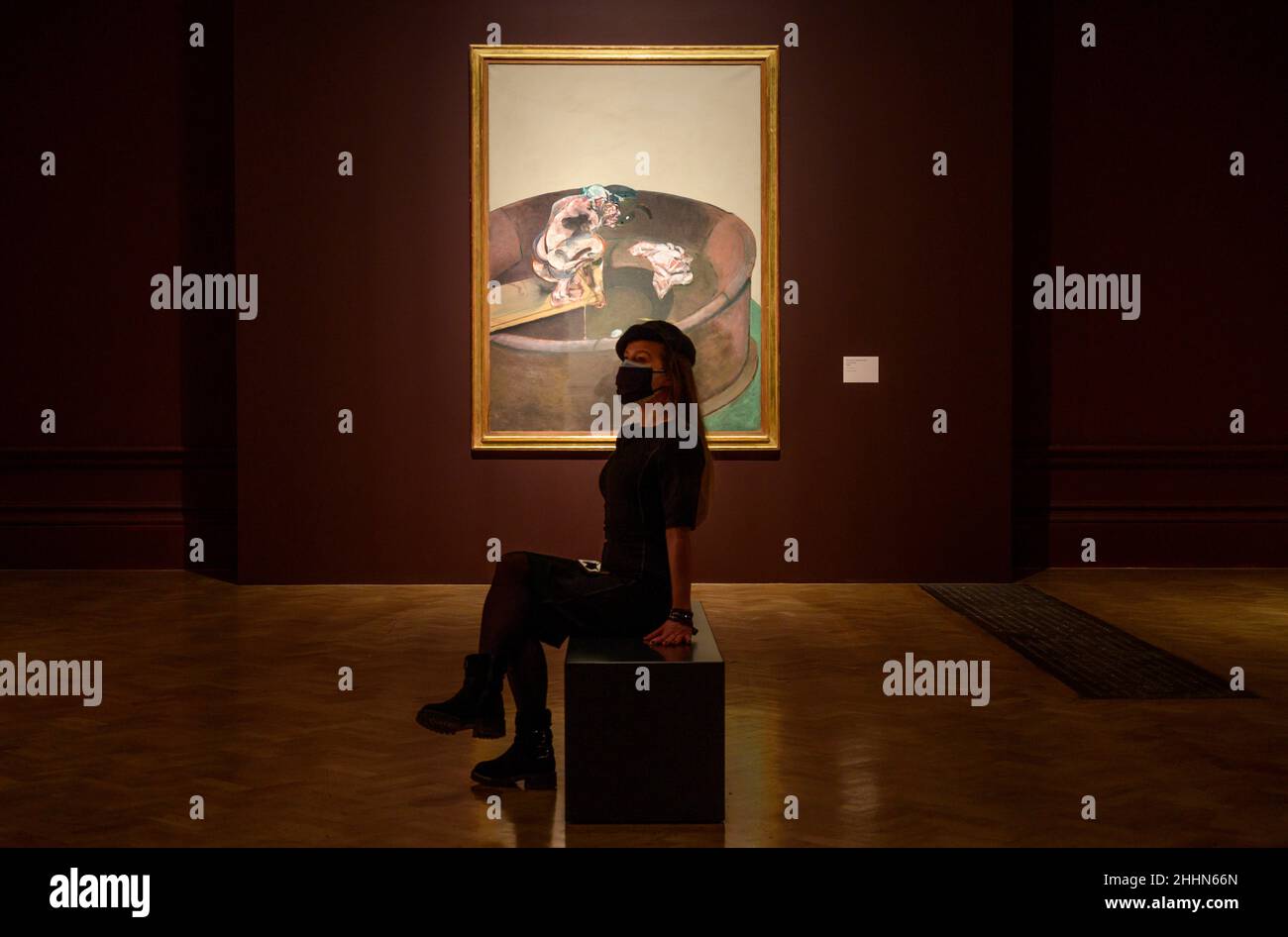 Portrait of george dyer crouching hi-res stock photography and images ...