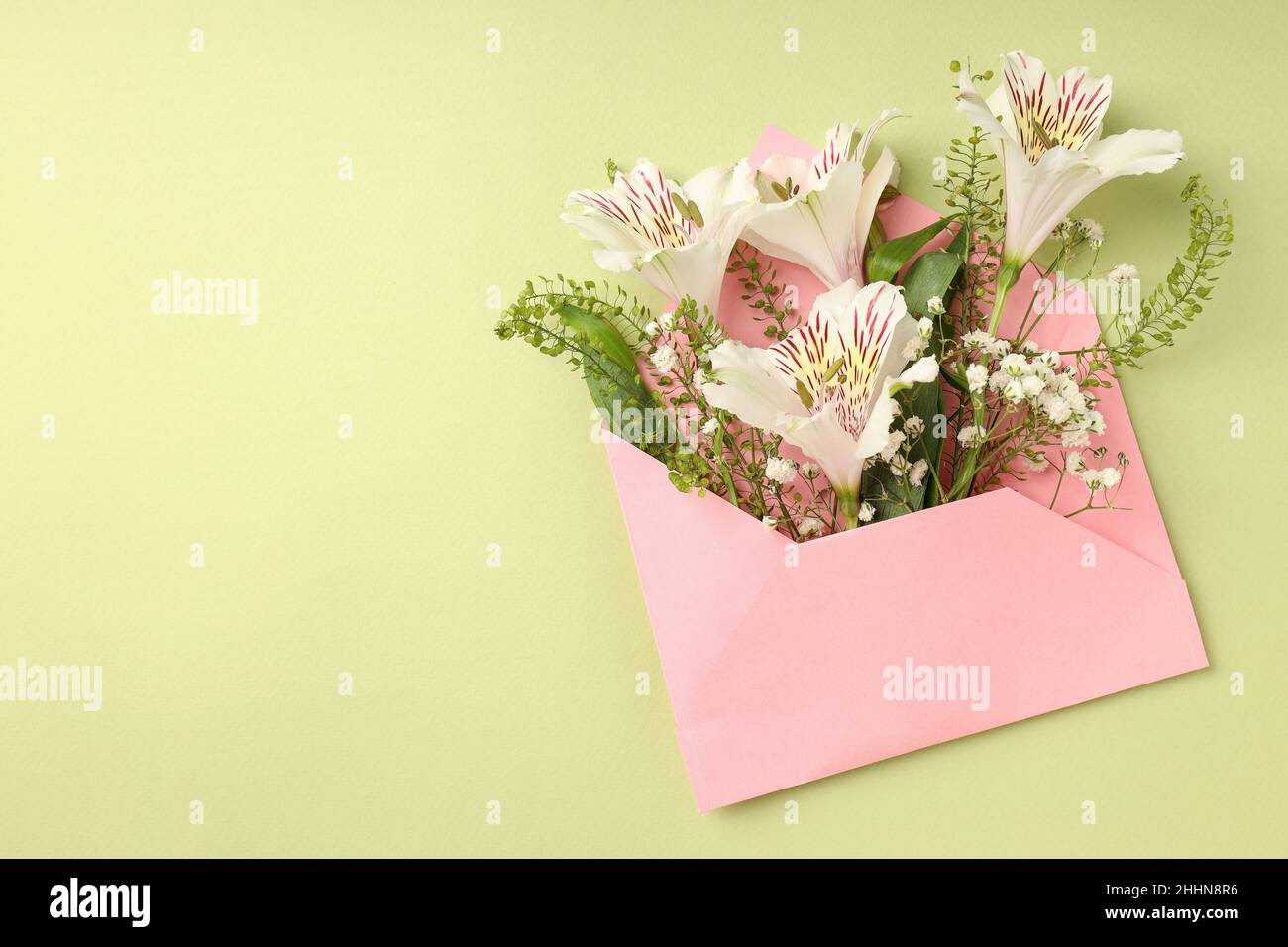 Pink envelope white mockup hi-res stock photography and images - Alamy