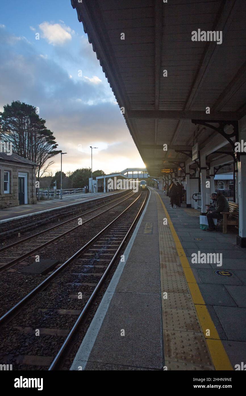 Train london cornwall hi-res stock photography and images - Alamy