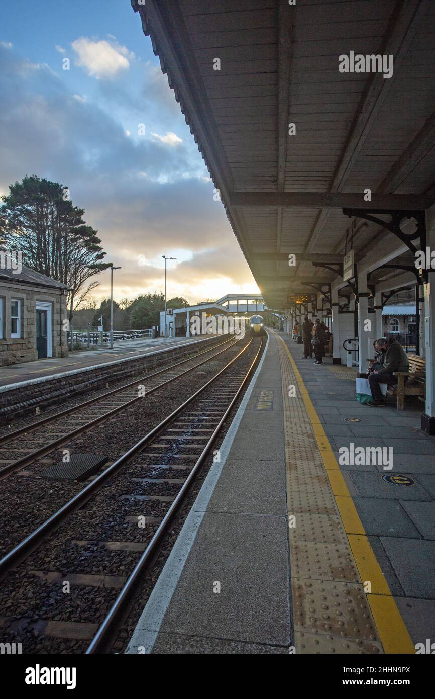 Train london cornwall hi-res stock photography and images - Alamy