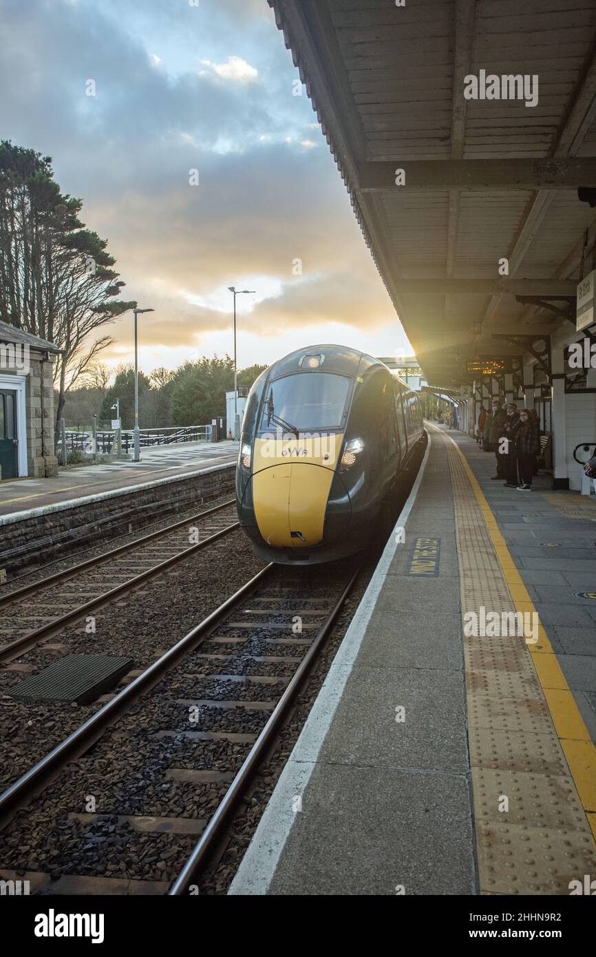 Train london cornwall hi-res stock photography and images - Alamy