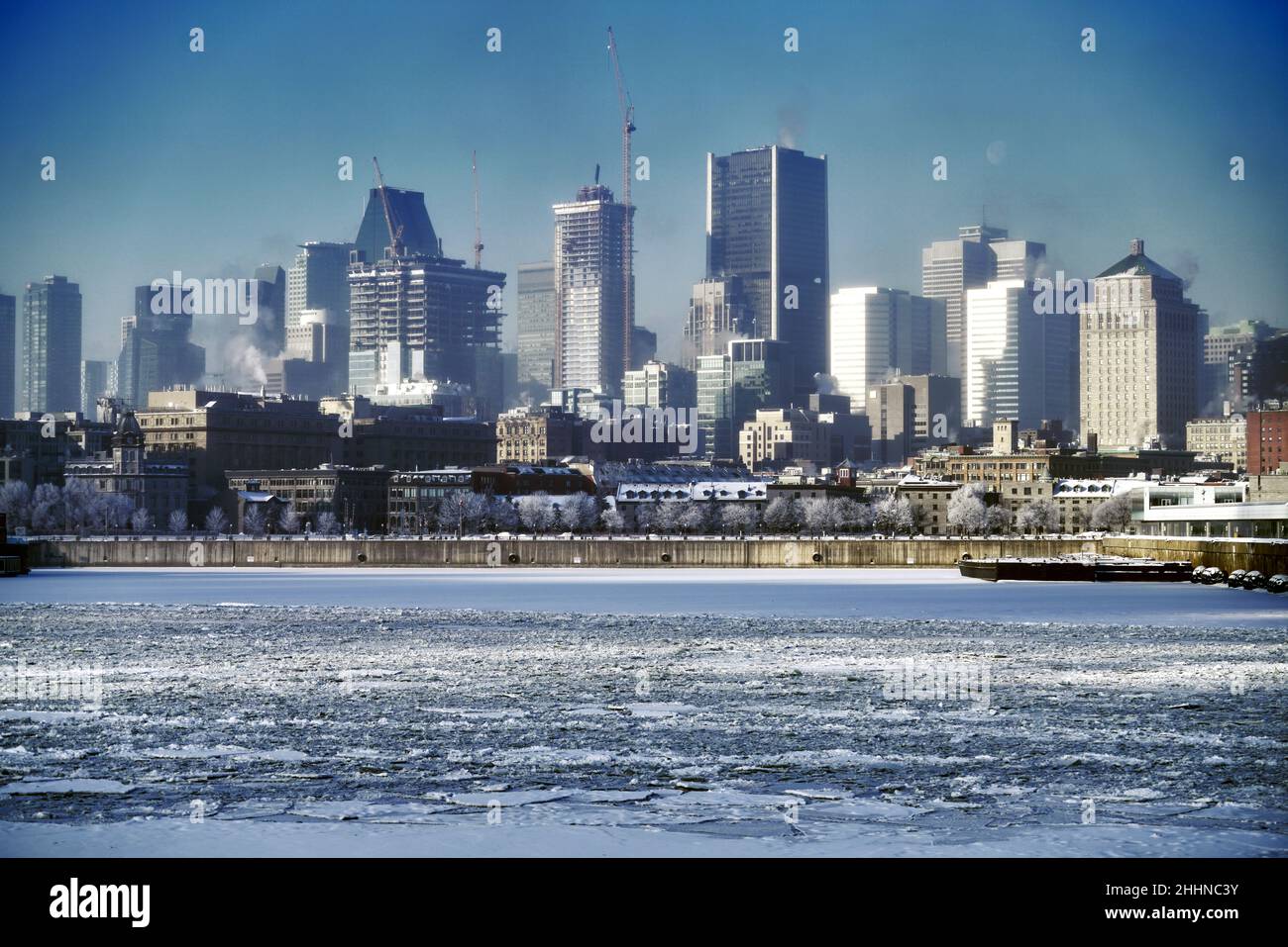 City of Montreal,Quebec during a winter cold wave Stock Photo - Alamy