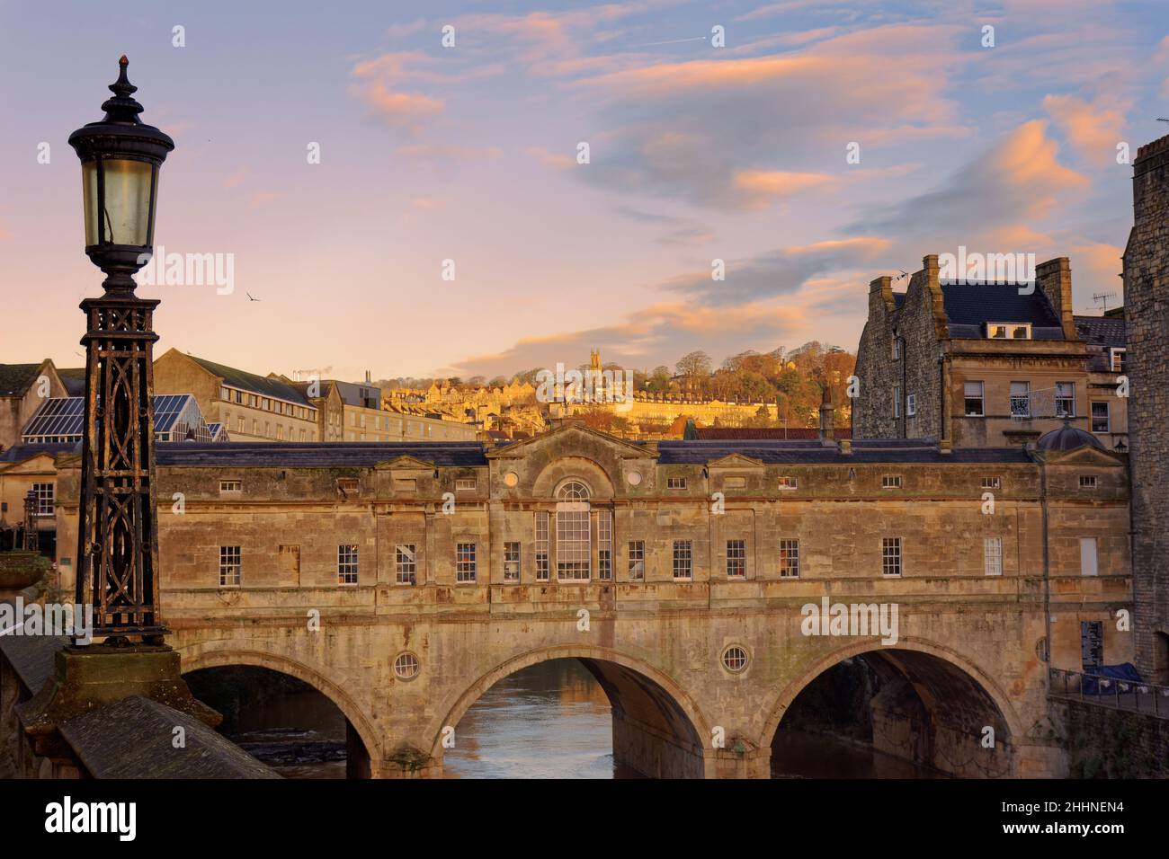 sunrise golden hour at Pulteney bridge / weir bath Stock Photo - Alamy