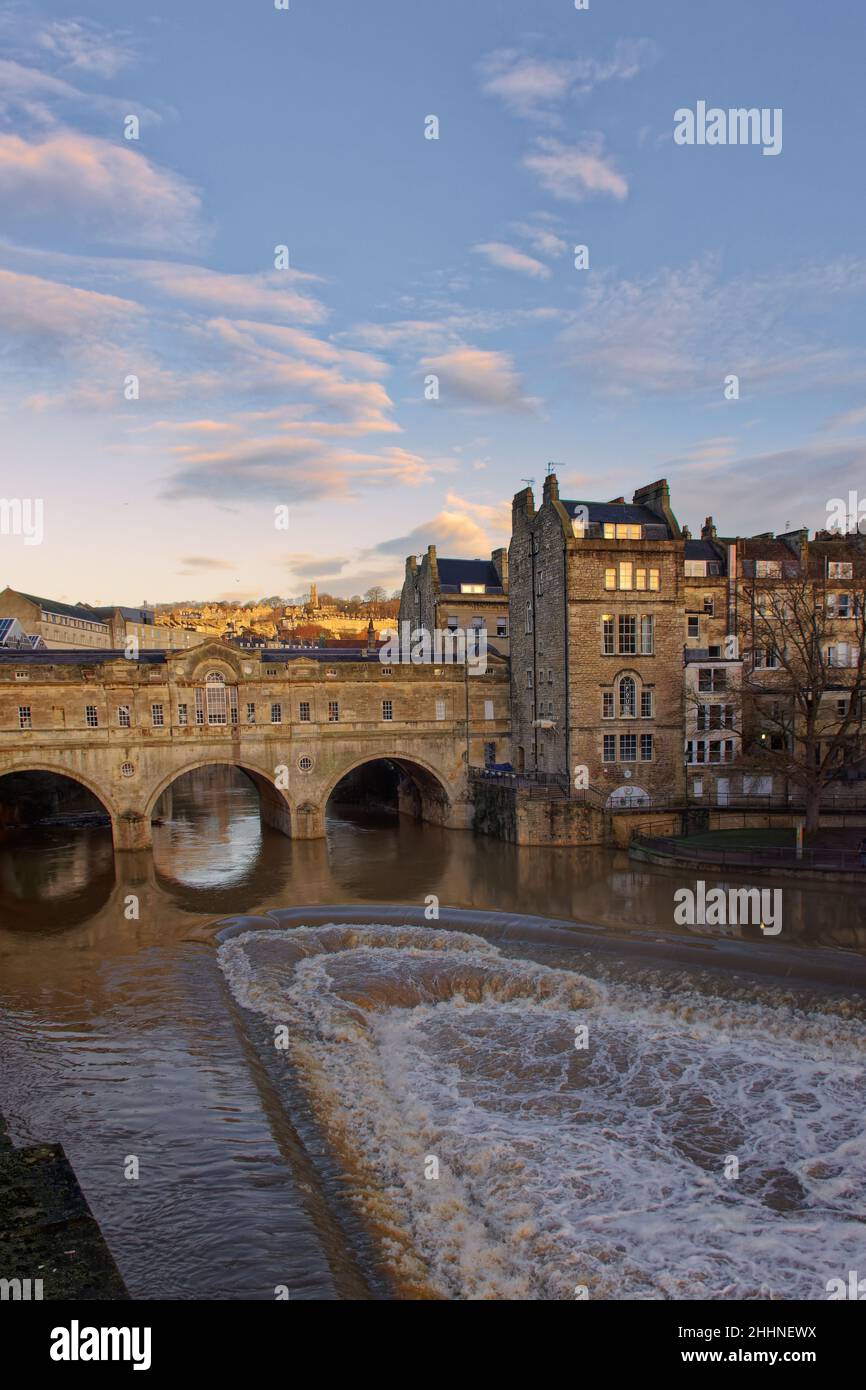 sunrise golden hour at Pulteney bridge / weir bath Stock Photo - Alamy