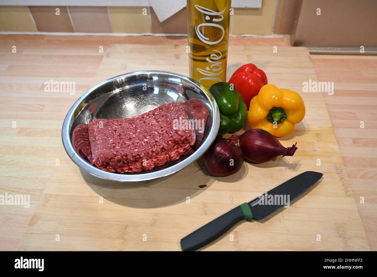 Supermarket minced beef hi-res stock photography and images - Alamy