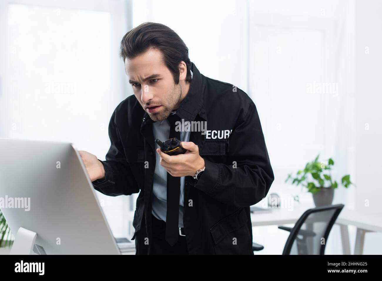 Black security guard radio set hi-res stock photography and images - Alamy