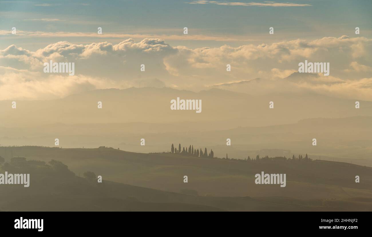 The Tuscan countryside, an Italian landscape on an early autumn morning ...