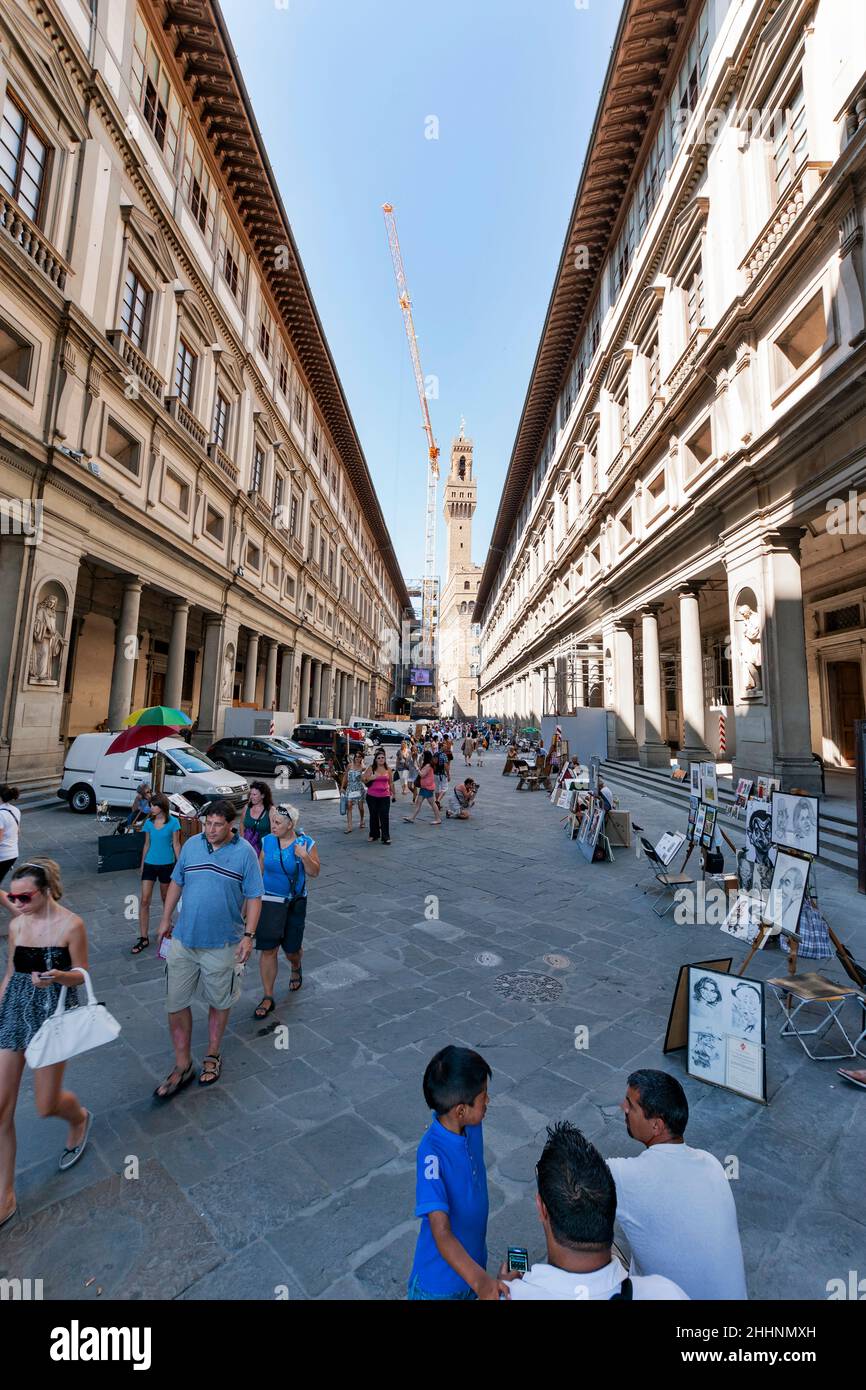 Cityscape, Piazzale degli Uffizi largosquare, Florence, Tuscany, Italy ...