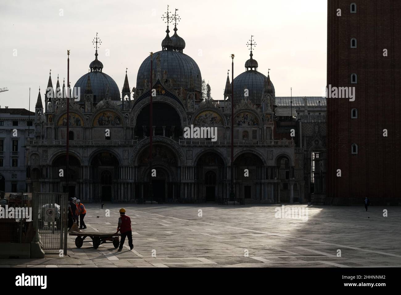 Venice walk hi-res stock photography and images - Alamy