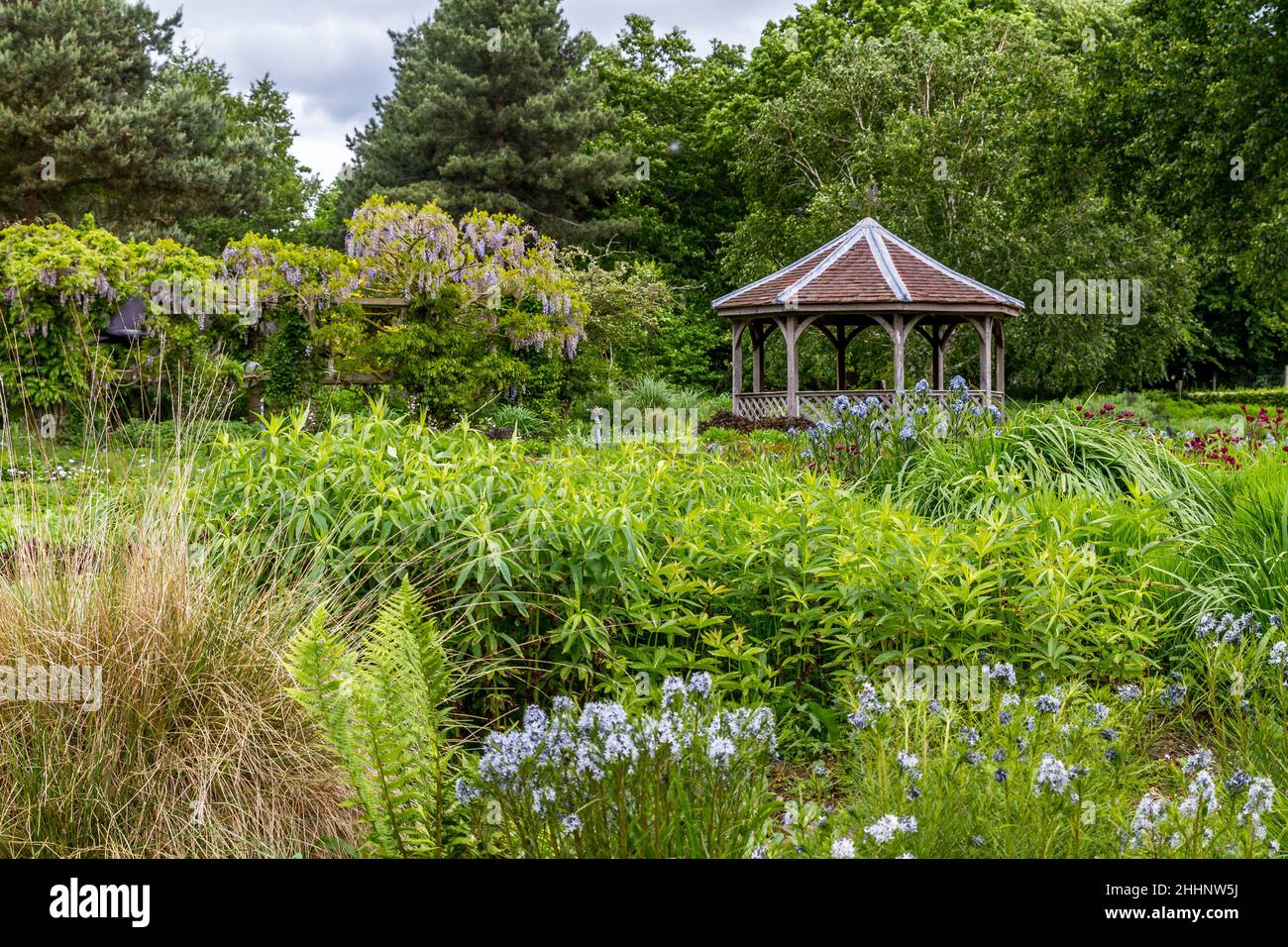Pavilion cottage hi-res stock photography and images - Alamy