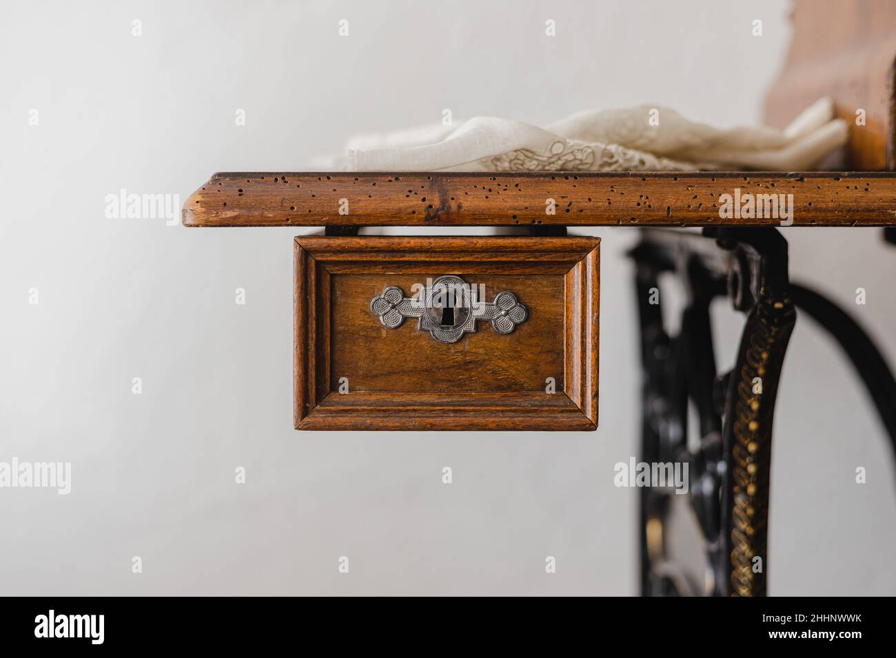 Locked drawer hi-res stock photography and images - Alamy