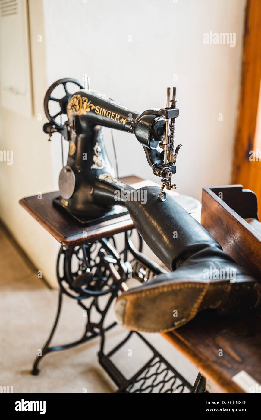 Old boot sewing machine inside a workshop Stock Photo - Alamy