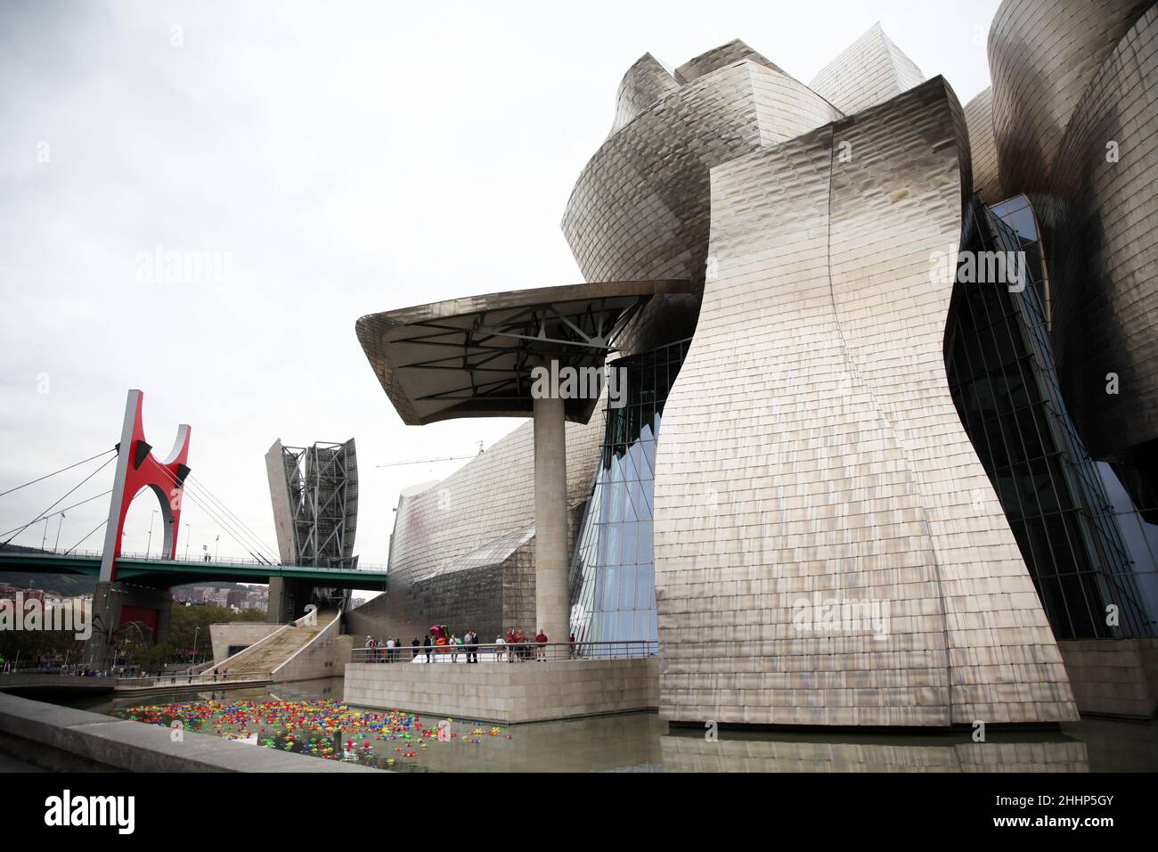 Bilbao guggenheim above hi-res stock photography and images - Alamy