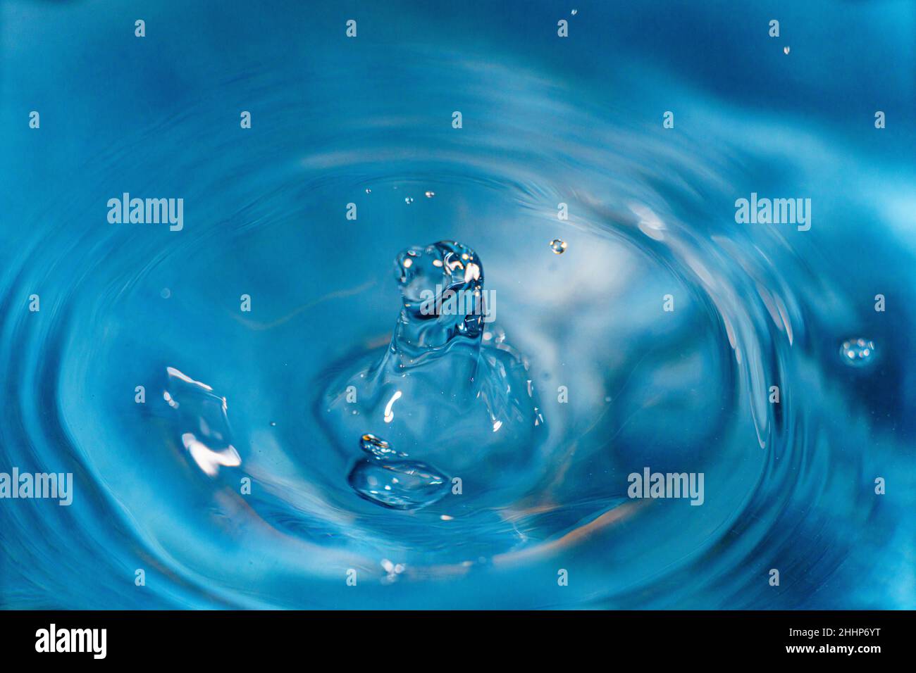 Drops hitting water Stock Photo - Alamy